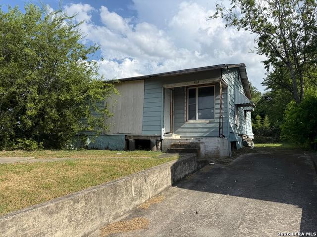 638 Belmont