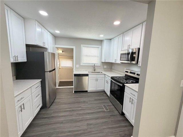 638 E Mill St, Liberty, MO 64068