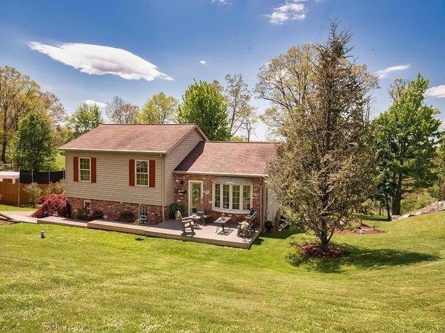 638 Knoll Ln, Apollo, PA 15613
