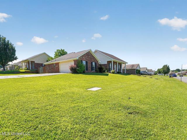 638 Oak Ridge Way