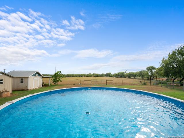 638 Lagunillas Ave, Charlotte, TX 78011 | MLS #1885