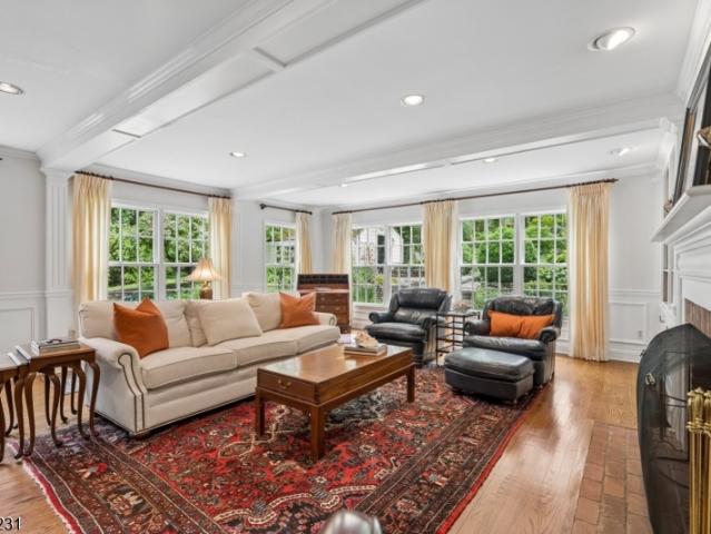 638 Mountain Ave