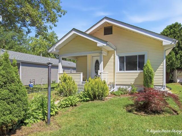 638 Myrtle St N, Waukegan, IL 60085