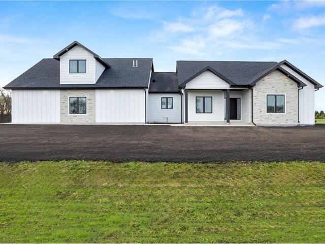 638 Norman Dr, Kindred, ND 58051