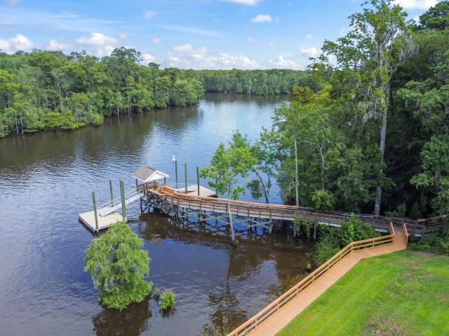 638 Riverward Dr