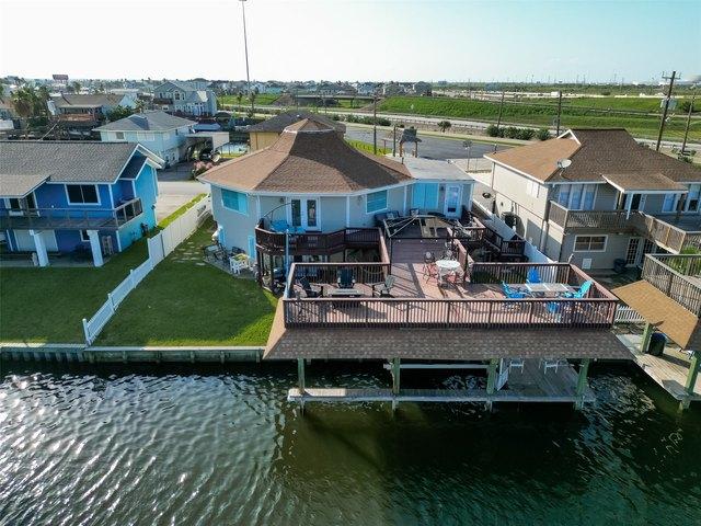 638 Warsaw St, Hitchcock, TX 77563