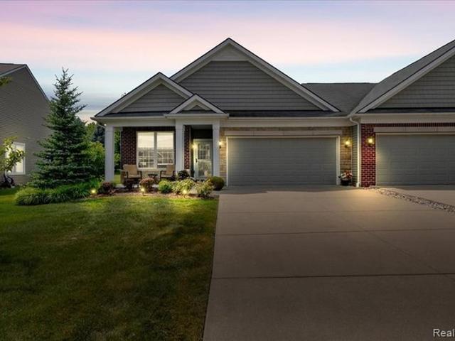 6394 Prairie Dunes Dr, Grand Blanc, MI 48439
