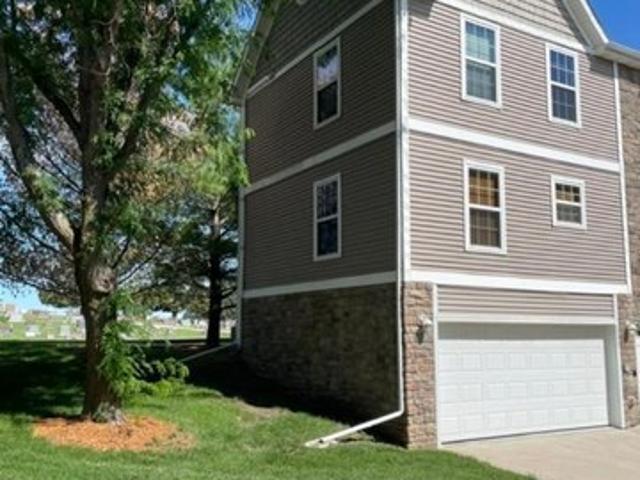 6399 Oak Creek Dr, Pleasant Hill, IA 50327