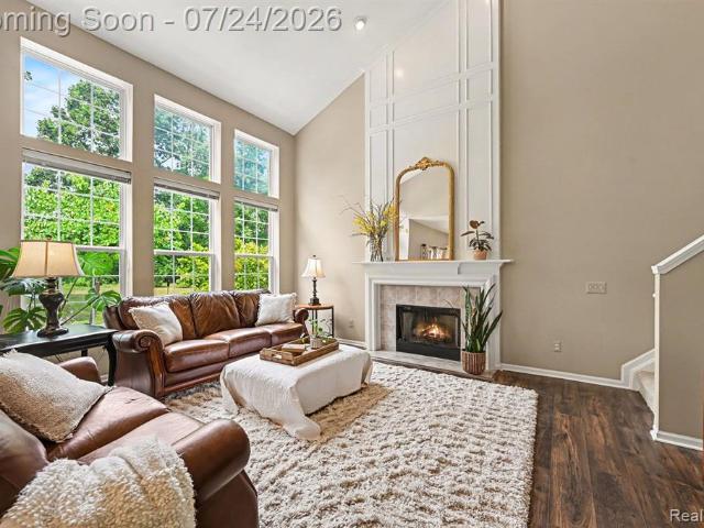 6390 Meadowlark Lane