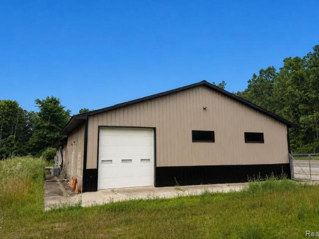 6390 N Lapeer Road