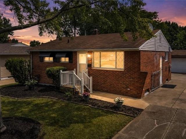 6391 Sandfield Dr, Brook Park, OH 44142