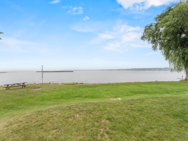 6392 lakeshore road