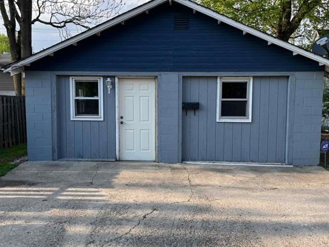 639 Cherry St garage