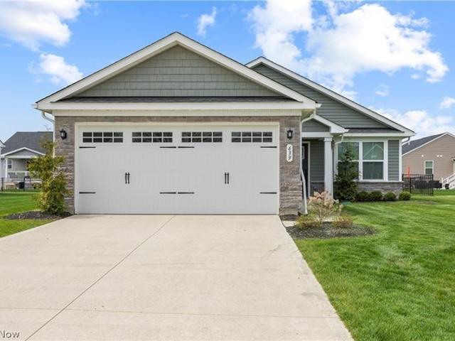 639 Apple Ridge Dr, Elyria, OH 44035