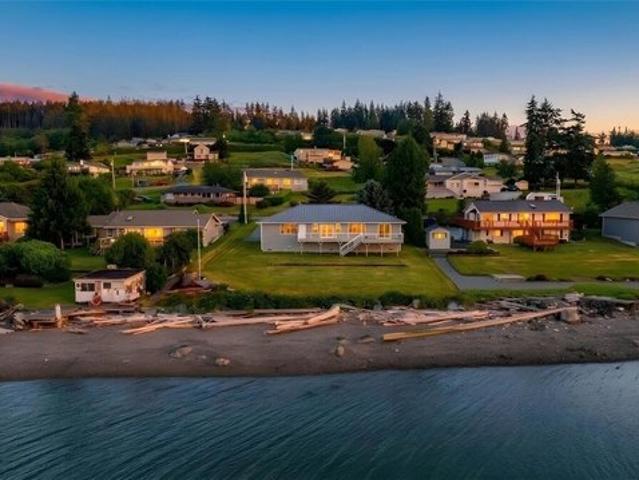 639 E Beacon View Dr, Oak Harbor, WA 98277