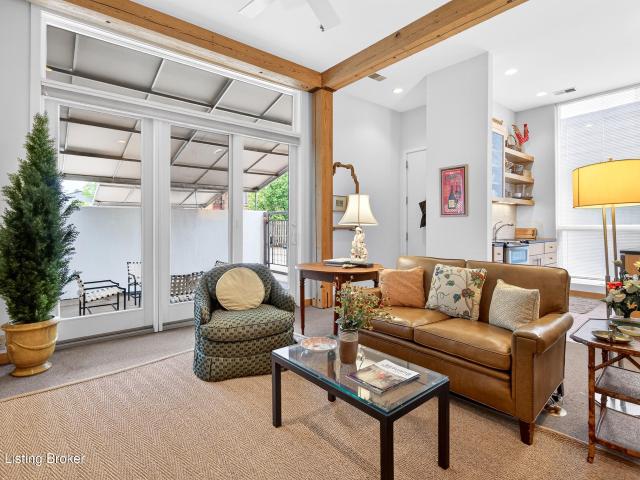 639 E Jefferson St 109