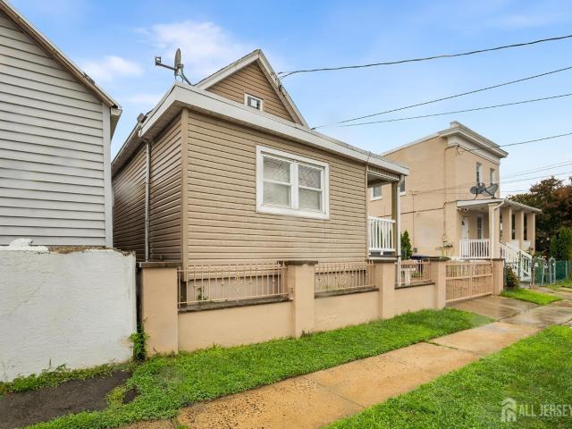 639 johnstone Street