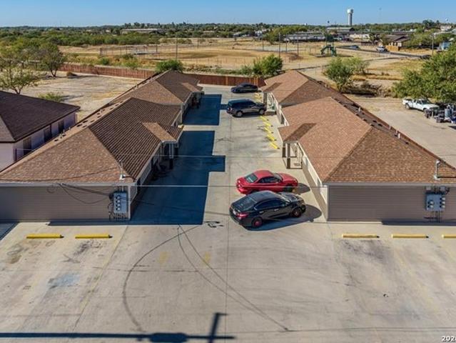 639 Las Brisas Dr, Eagle Pass, TX 78852