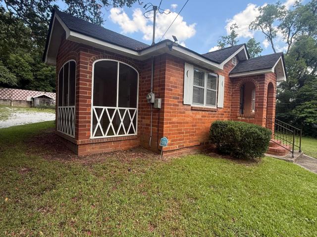 639 Short Street E