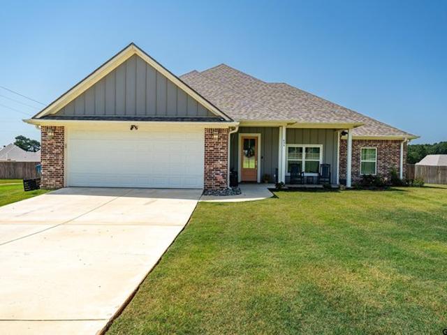 639 Peavine Dr, Kilgore, TX 75662