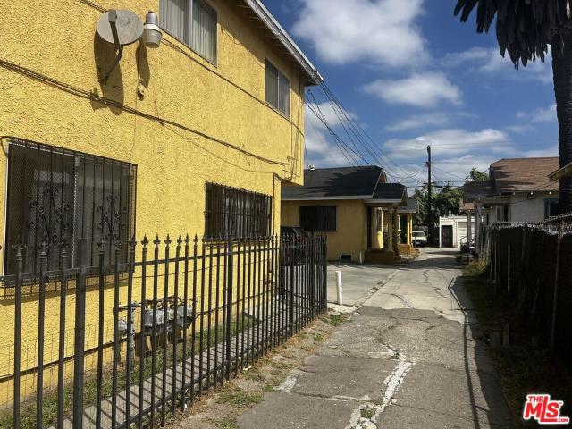 639 W 80th Street