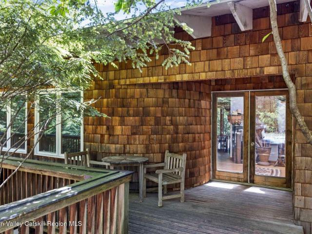 639 W Saugerties Road