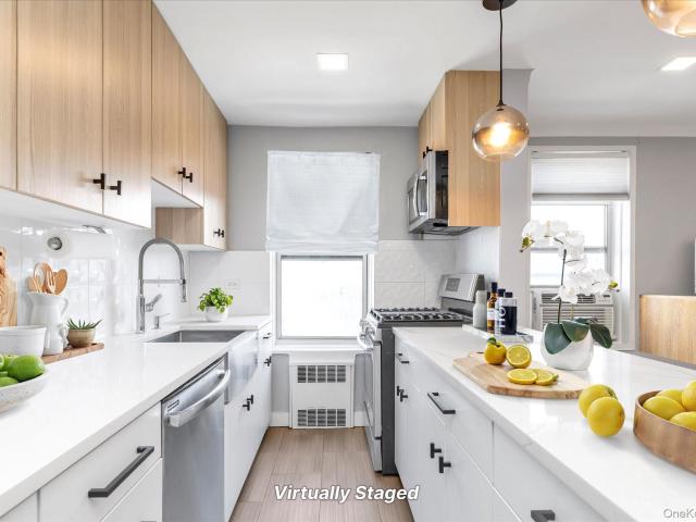 67 12 Yellowstone Blvd F18