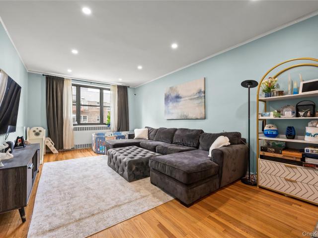 67 35 Yellowstone Boulevard 6A