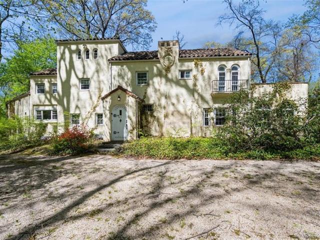 67 The Serpentine, Roslyn Estates, NY 11576