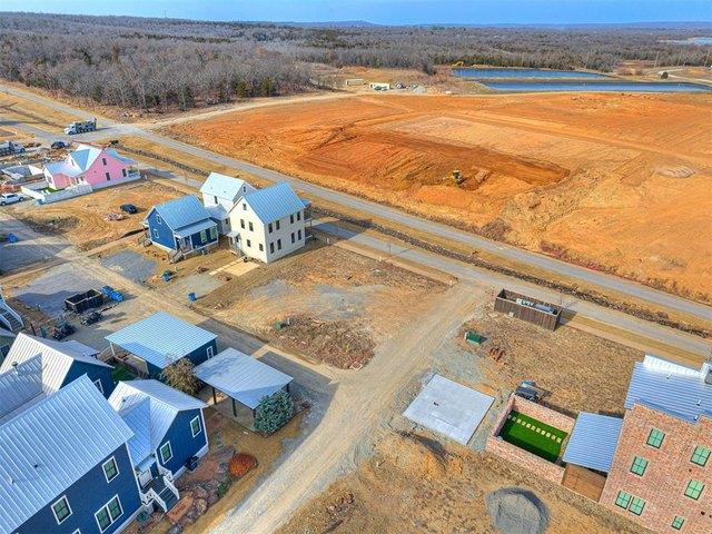 67 Water St, Carlton Landing, OK 74432