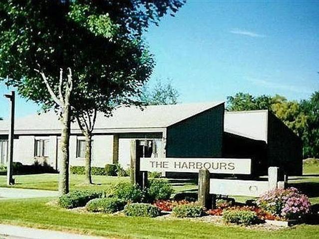 67 Wiley Rd, Fennville, MI 49408
