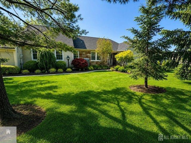67 Yorkshire Dr, Monroe, NJ 08831