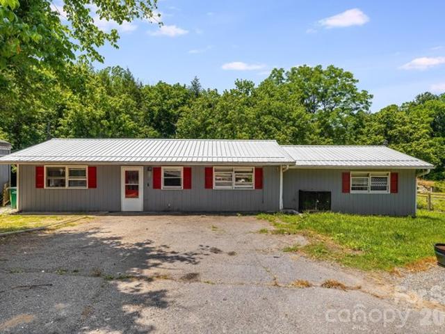 67 Banks Town Rd, Weaverville, NC 28787