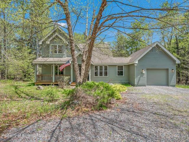 67 Bender Rd, Gouldsboro, PA 18424