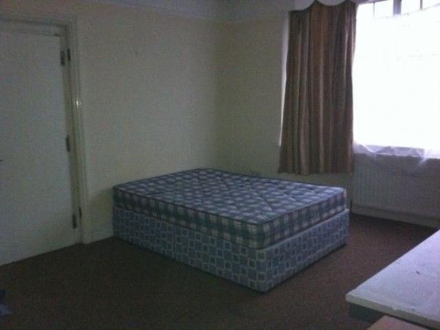 6/7 bedroom property available near Kingston Uni