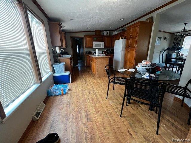 67 Carmell St, Belleville, MI 48111