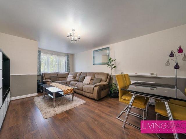 67 Cherry Blossom Close, Palmers Green 2 bed flat to rent £1,800 pcm £415 pw