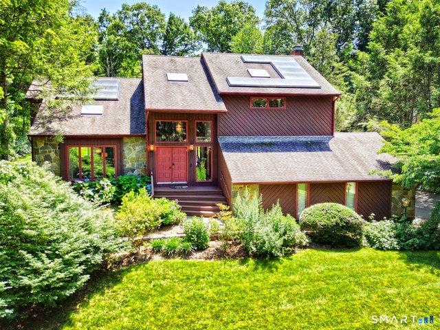 67 Christopher Ln, Guilford, CT 06437