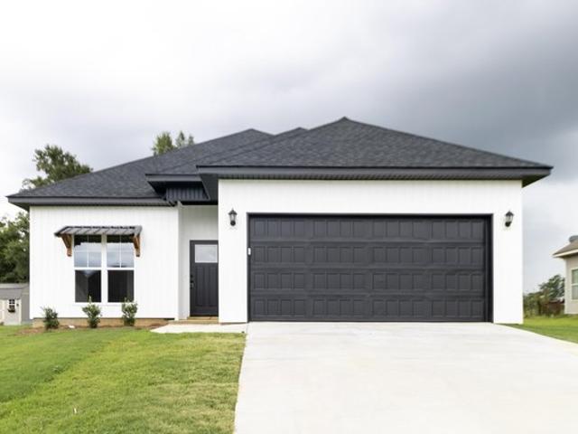 67 Cole Dr, Hawkinsville, GA 31036
