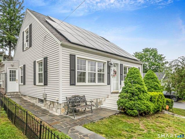 67 Corona Dr, Waterbury, CT 06708