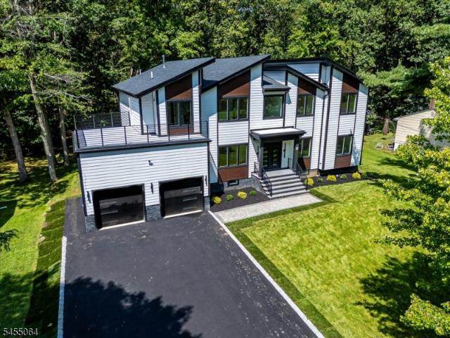 67 Falcon Rd