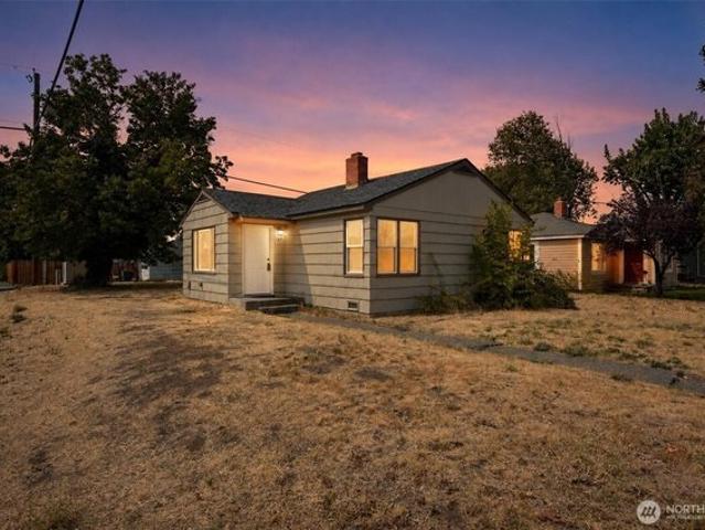 67 G St SE, Ephrata, WA 98823