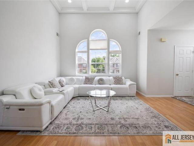 67 Glen Oaks Court