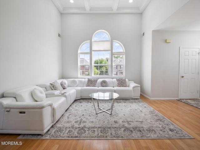 67 Glen Oaks Court