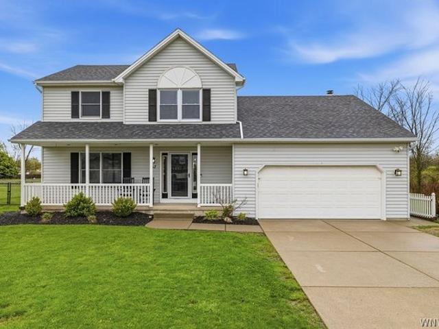 67 Island Park Dr, Grand Island, NY 14072