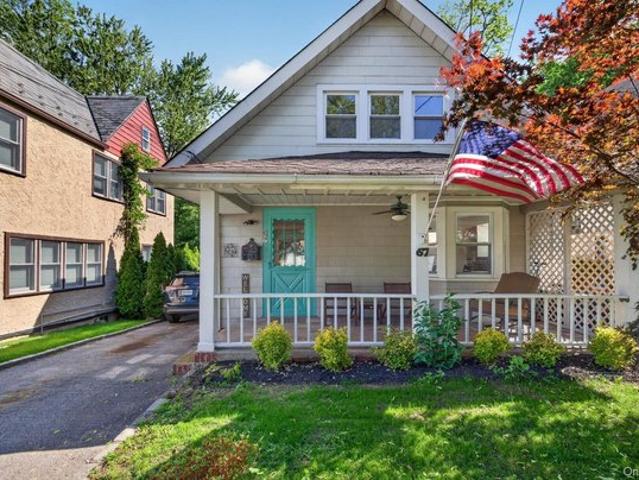 67 Nassau Rd, Great Neck, NY 11021