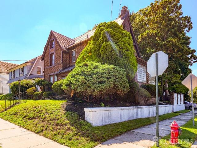 67 Nichol Avenue