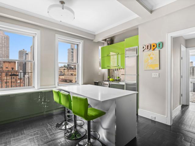67 PARK Avenue 14D
