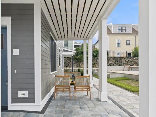 67 Queen Street 1C