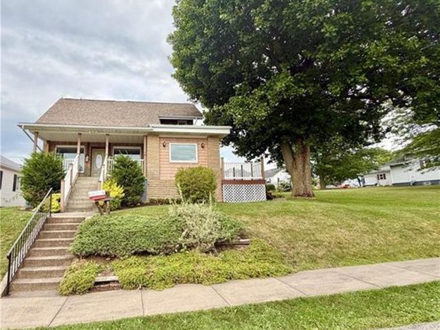 67 Redwood Ave, Uniontown, PA 15401